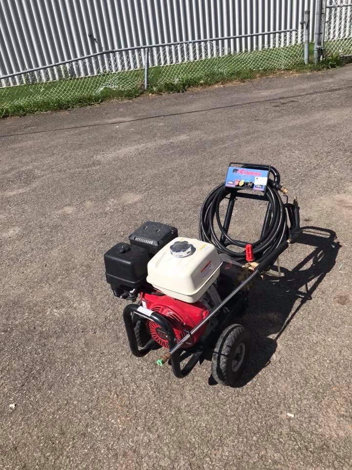 Machine a pression 3500 lbs • Monsieur Location